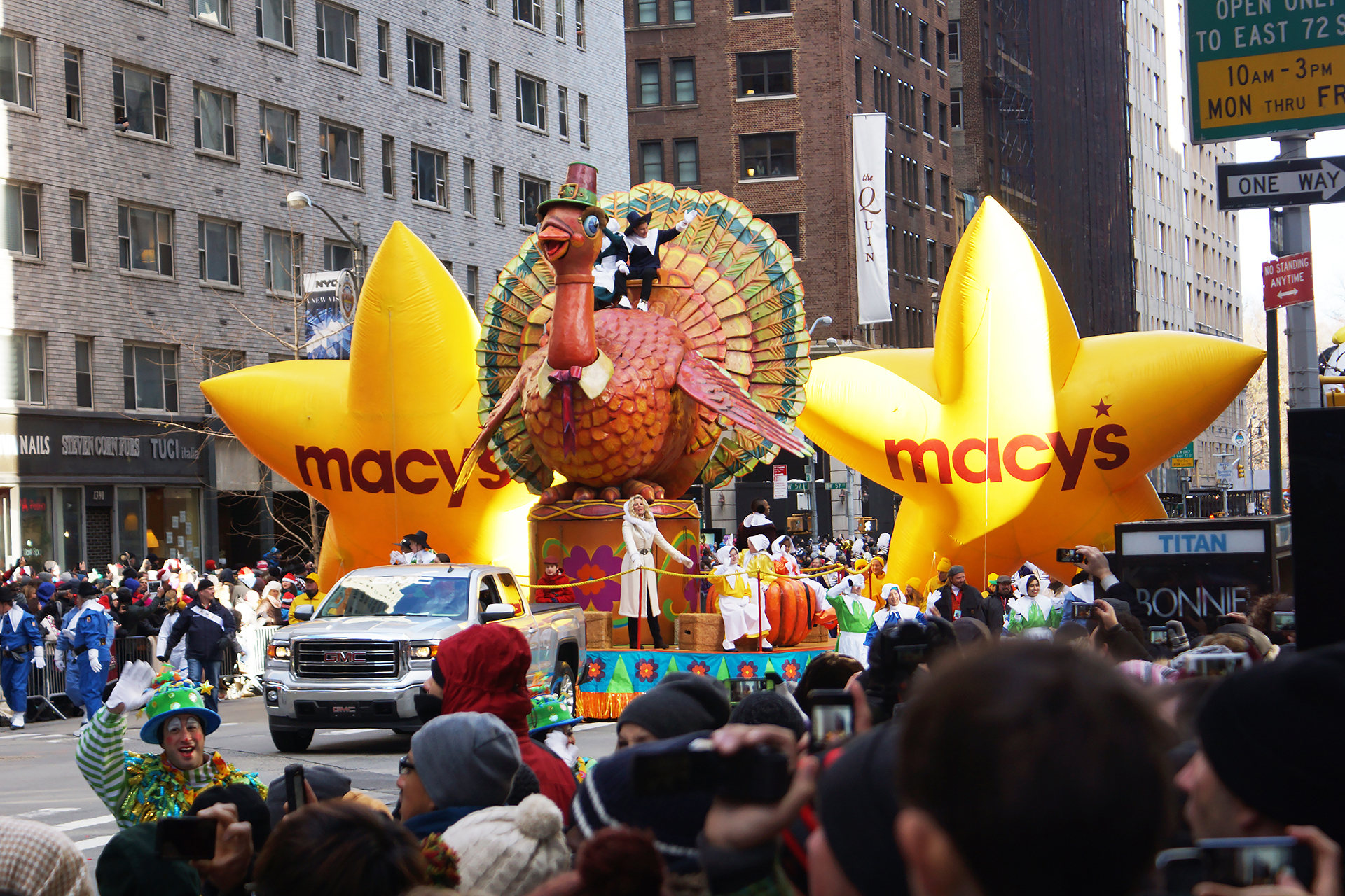Macy’s Parade Floats Travel to Israel - Atlanta Jewish Times