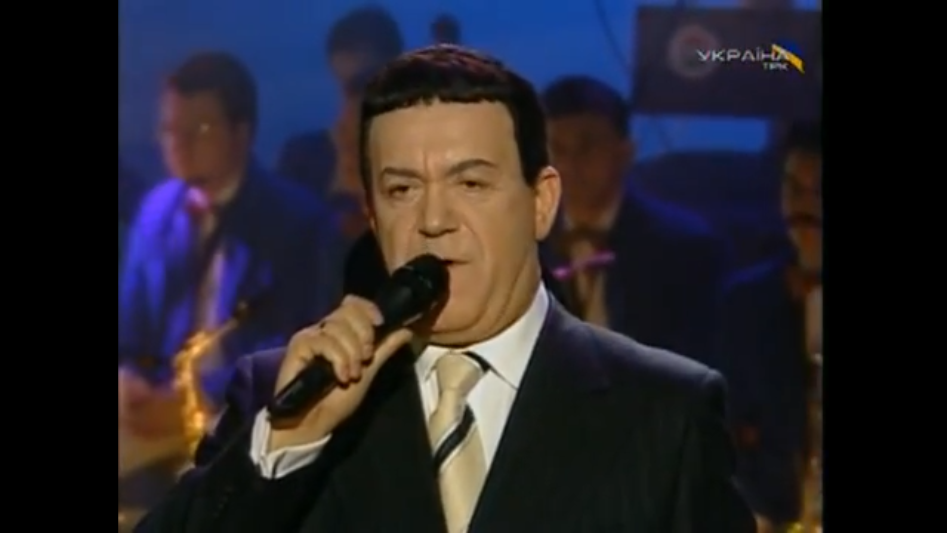 L’Ukraine retire actifs et médailles à un chanteur juif qui a soutenu ...