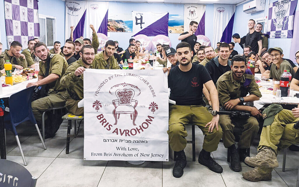 Barbecue lunch for Israeli soldiers | The Jewish Standard