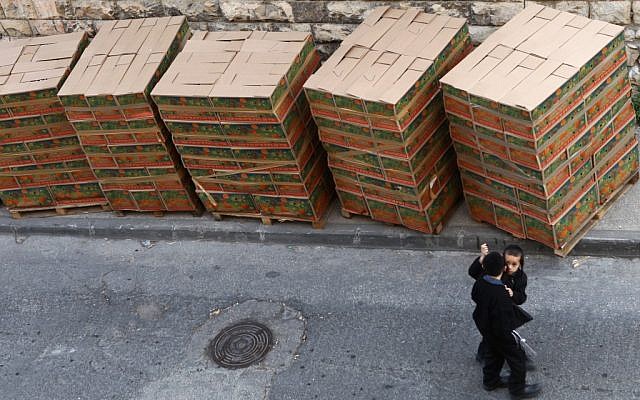 Warsaw Jews donate Passover food to Ukrainian community | The Times of ...