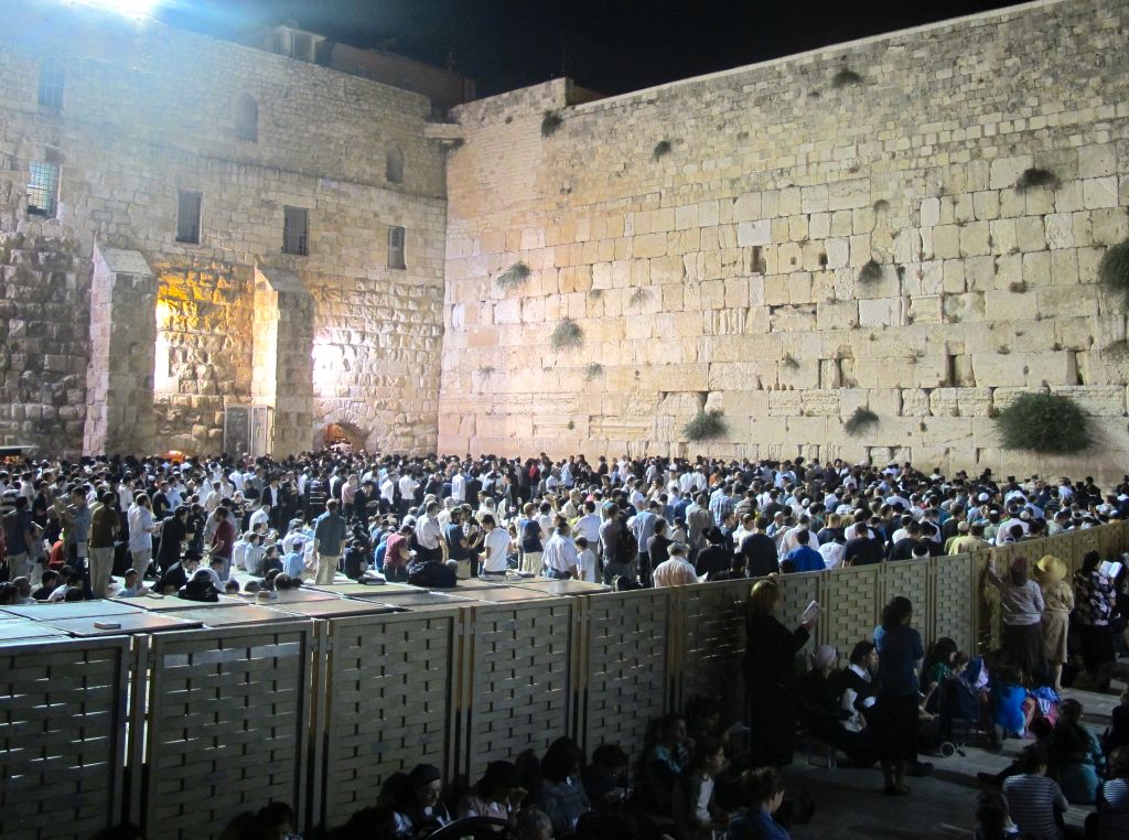 Thousands gather at Western Wall for annual fast | The Times of Israel
