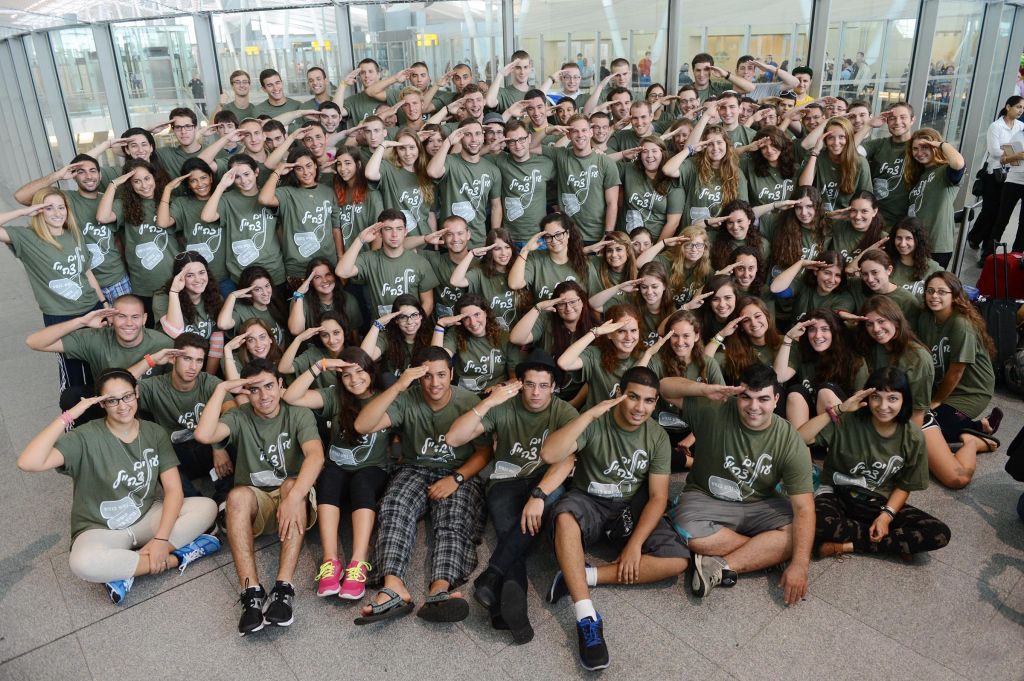 Future soldiers and families join summer of 'record' immigration | The ...