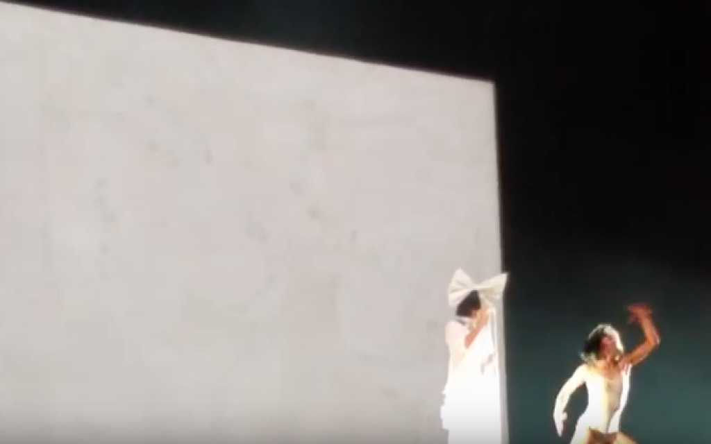 Sia forgot to look 'alive' onstage in Tel Aviv | The Times of Israel