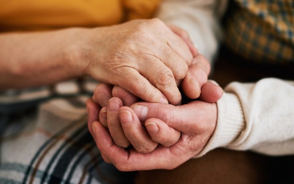 Chicago Jewish couple married 69 years die moments apart holding hands ...
