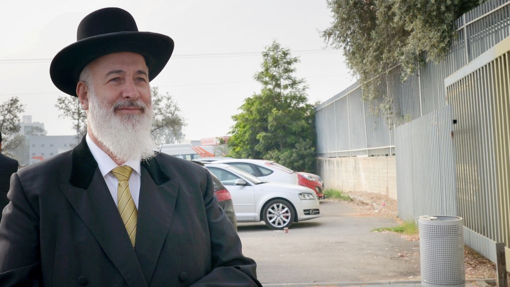 Bribe-taking ex-chief rabbi begins prison term | The Times of Israel