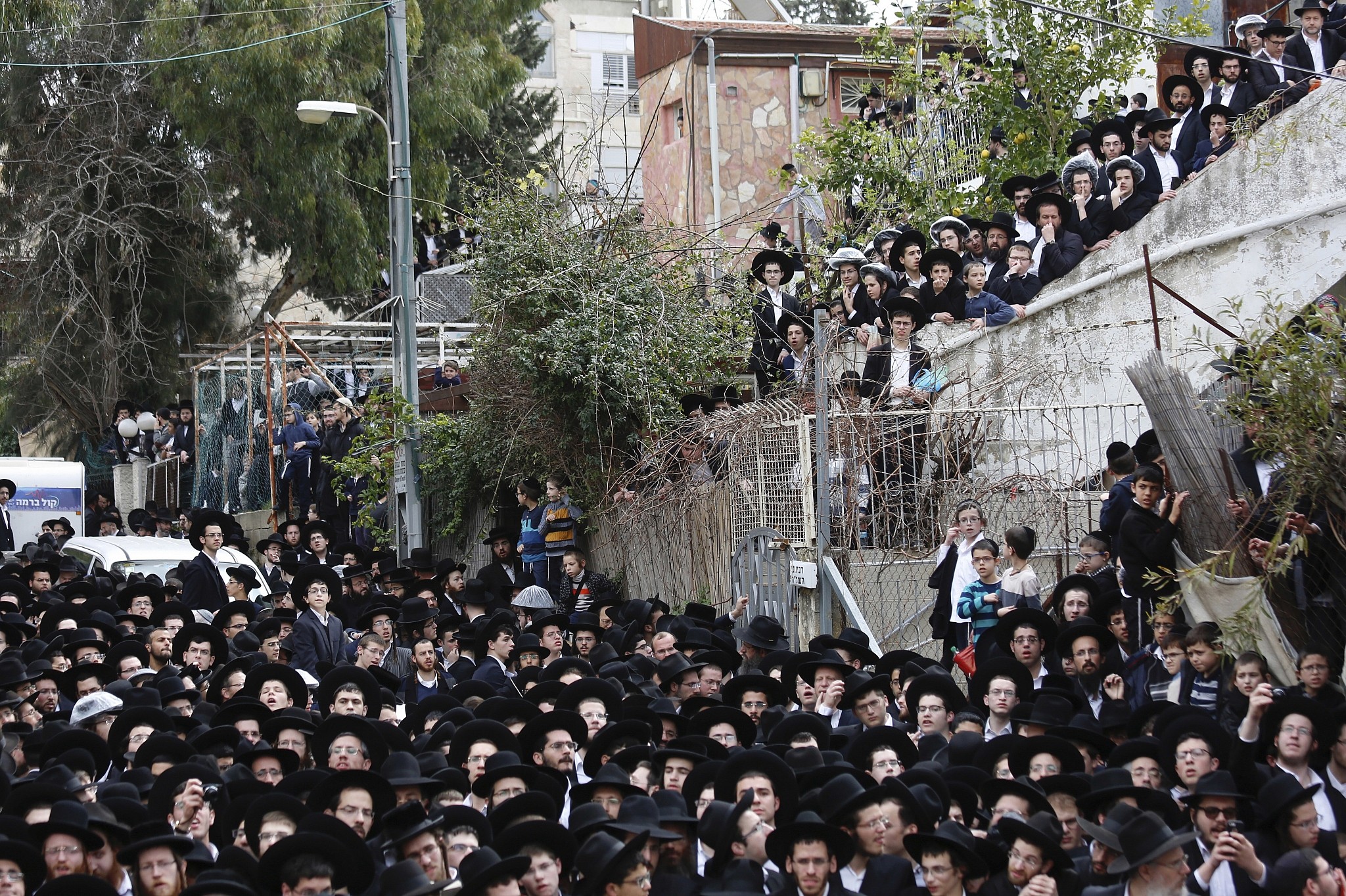 Tens of thousands attend Jerusalem funeral of influential anti-draft ...