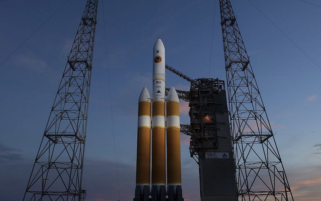 2 minutes before launch, NASA delays flight of first spacecraft to ...