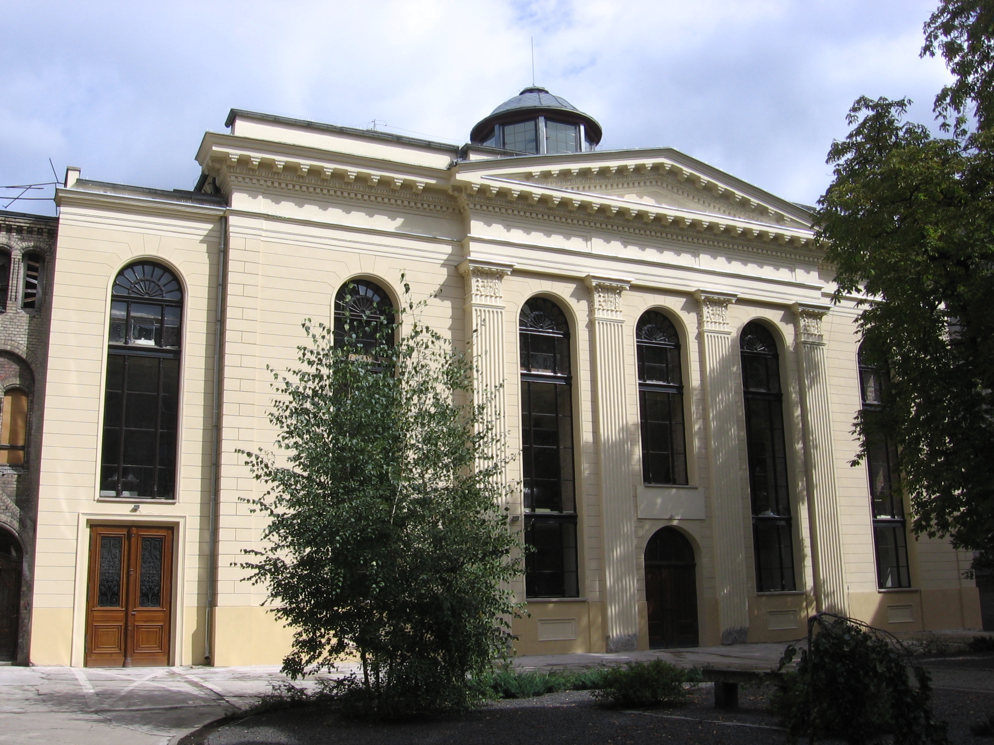 As prewar synagogues decay, European body calls for official ...