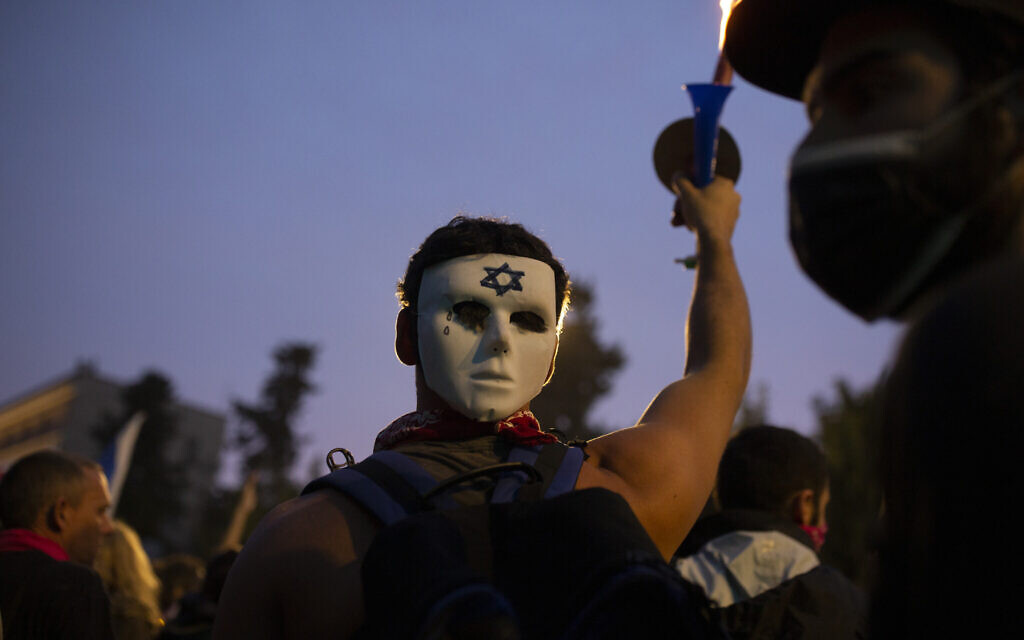 Protesters stage early-morning torch-lit rally outside Netanyahu’s ...