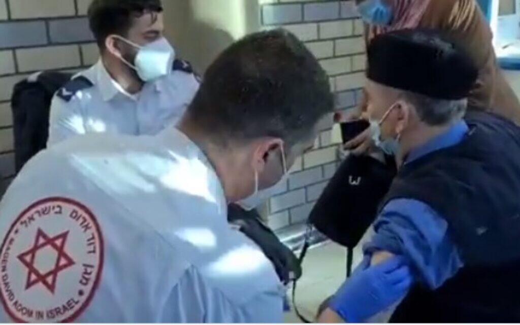Israeli medics vaccinate some Palestinians with permits to work in ...