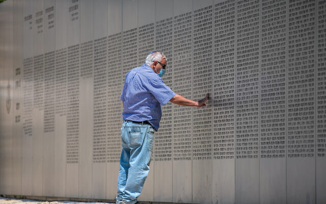 Israel comes to a standstill to remember 23,928 fallen | The Times of ...