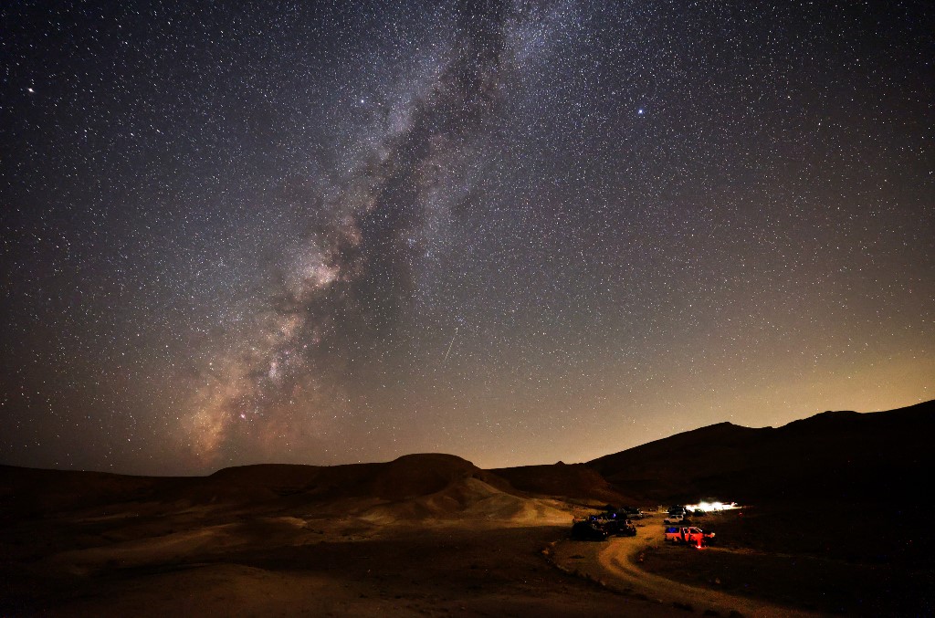 Annual meteor shower dazzles thousands of visitors to Israel's south ...