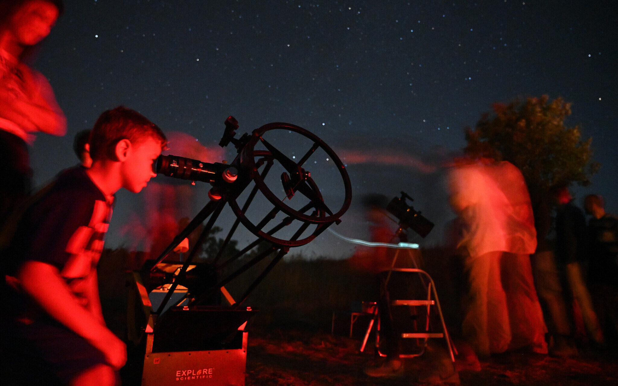 Annual meteor shower dazzles thousands of visitors to Israel's south ...