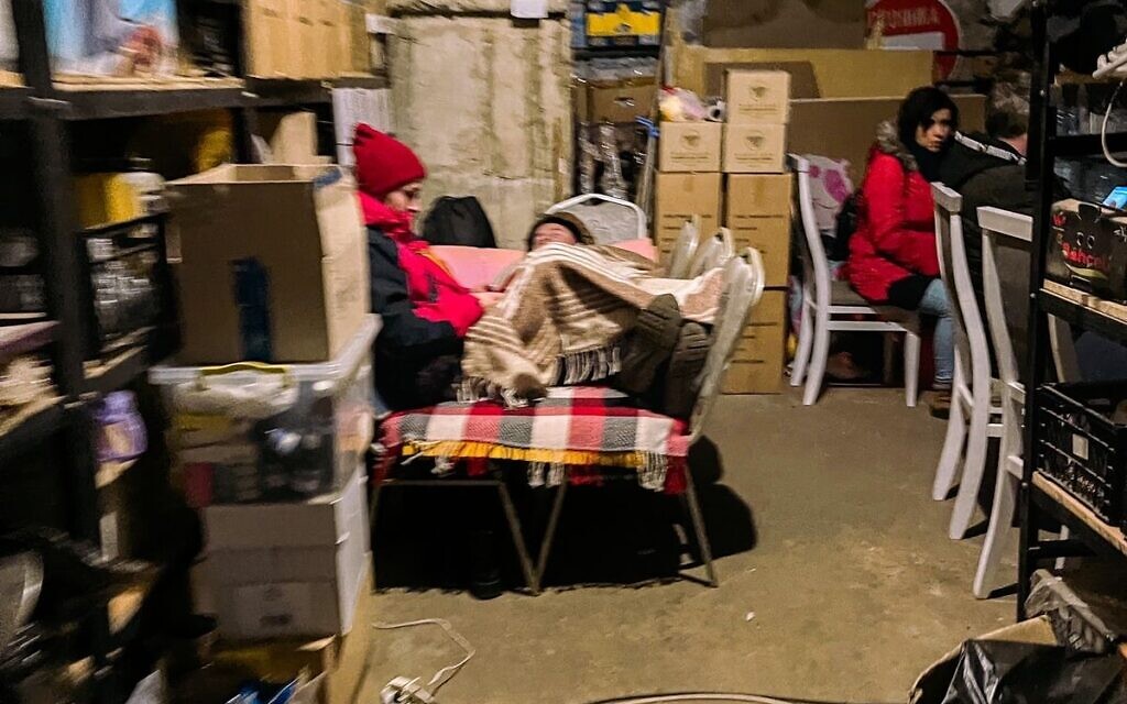 Ukraine rabbi sheltering 35 community members in synagogue basement ...