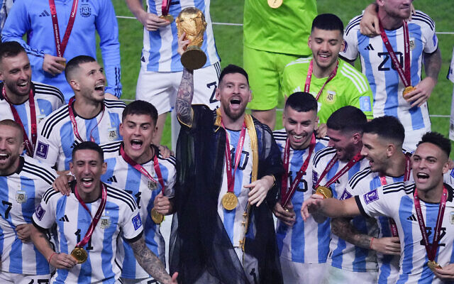 Messi's black Qatari robe at World Cup trophy lift draws mixed ...