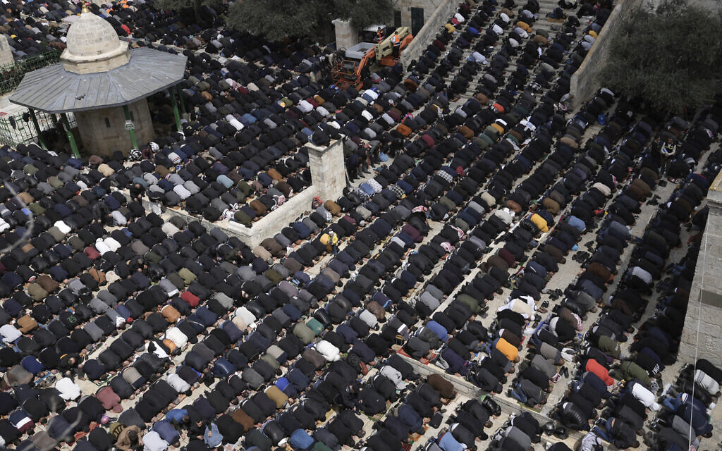Over 100,000 hold Ramadan prayers on Temple Mount; security forces on ...