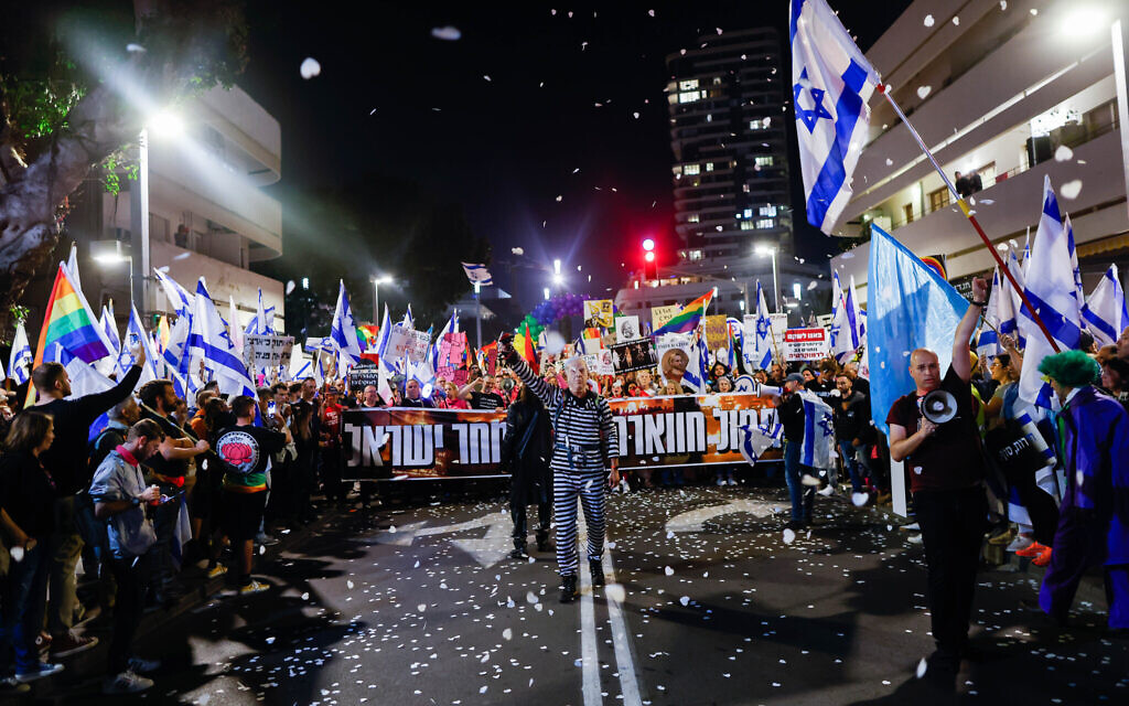 WATCH: Thousands gather in Tel Aviv for weekly anti-government protest ...