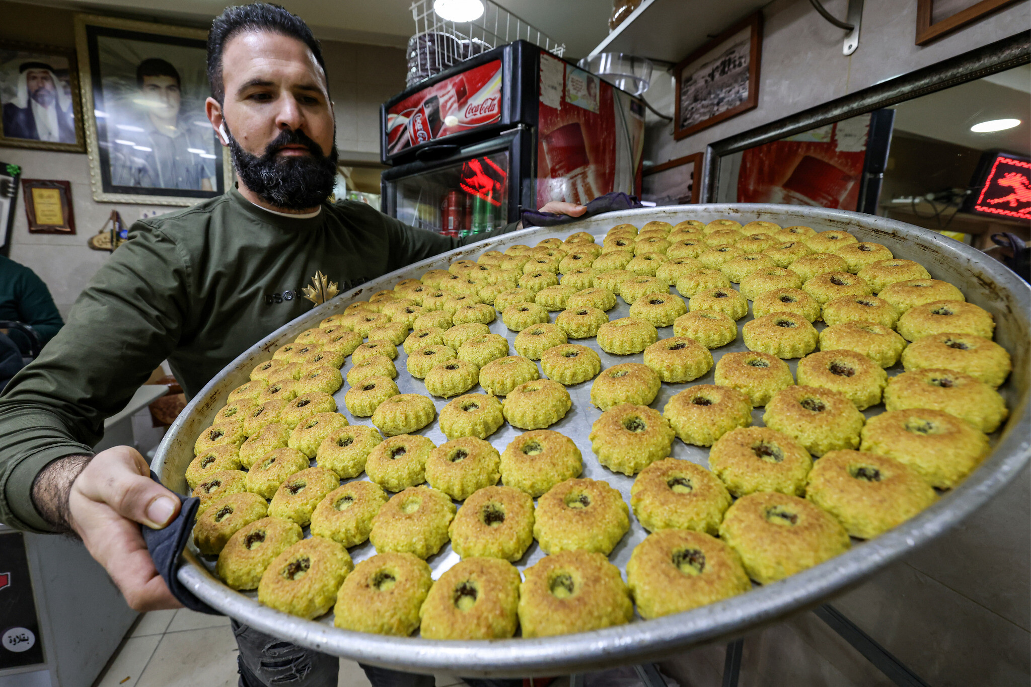Tens of thousands gather at Al-Aqsa as Sunni Muslims celebrate Eid ...