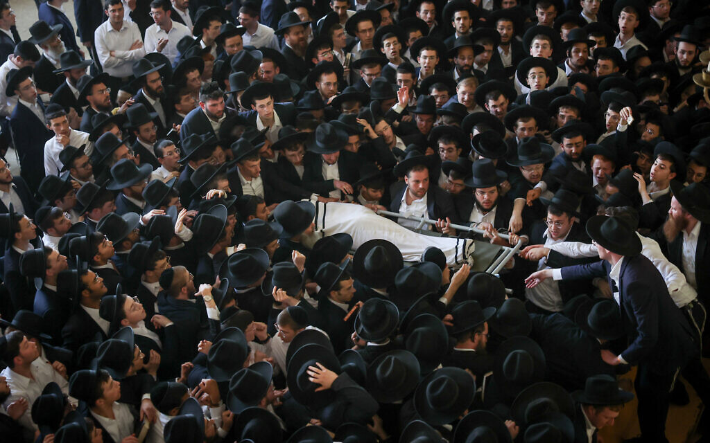 Funeral procession for Rabbi Edelstein begins in Bnei Brak with ...