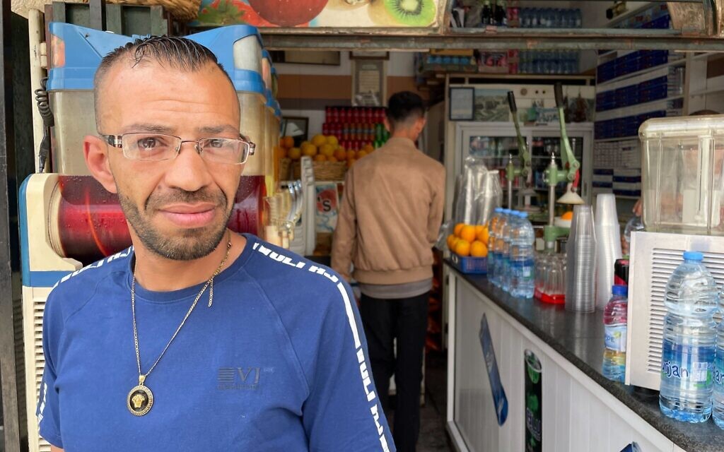 Police recommend shopkeepers in Muslim Quarter of Old City close up ...