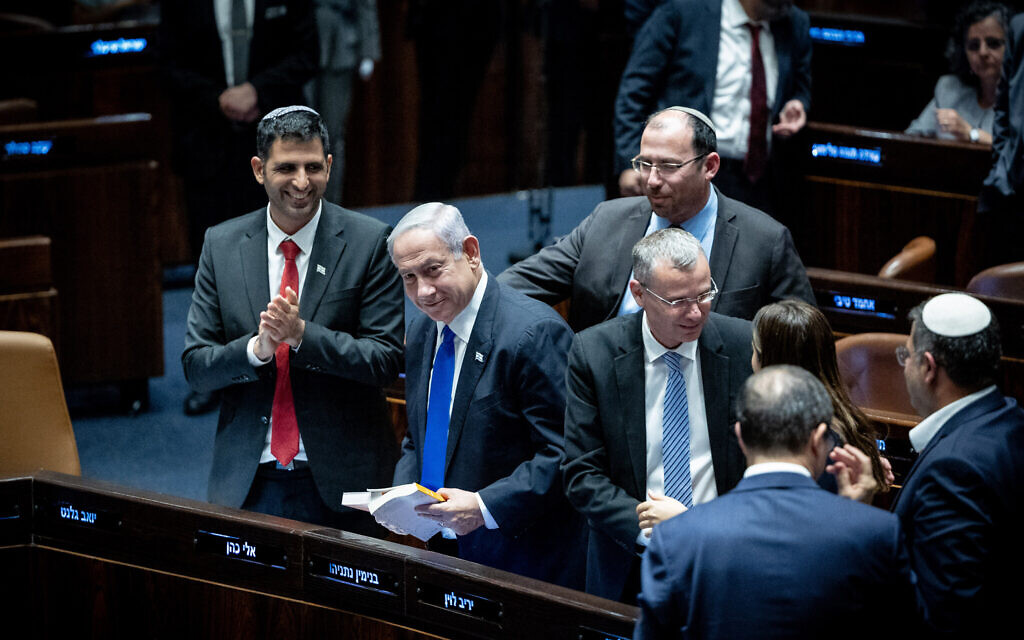 Bill to erase judicial 'reasonableness' test for politicians passes 1st ...