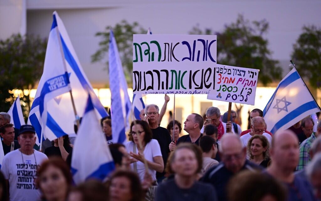 Hundreds attend Tel Aviv rally featuring egalitarian prayer, protests ...